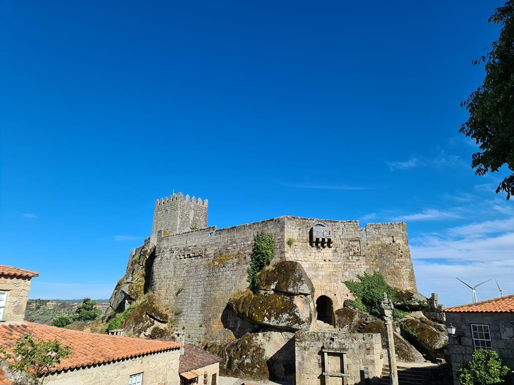 Como visitar Sortelha? O que ver, fazer e onde ficar nesta aldeia ...